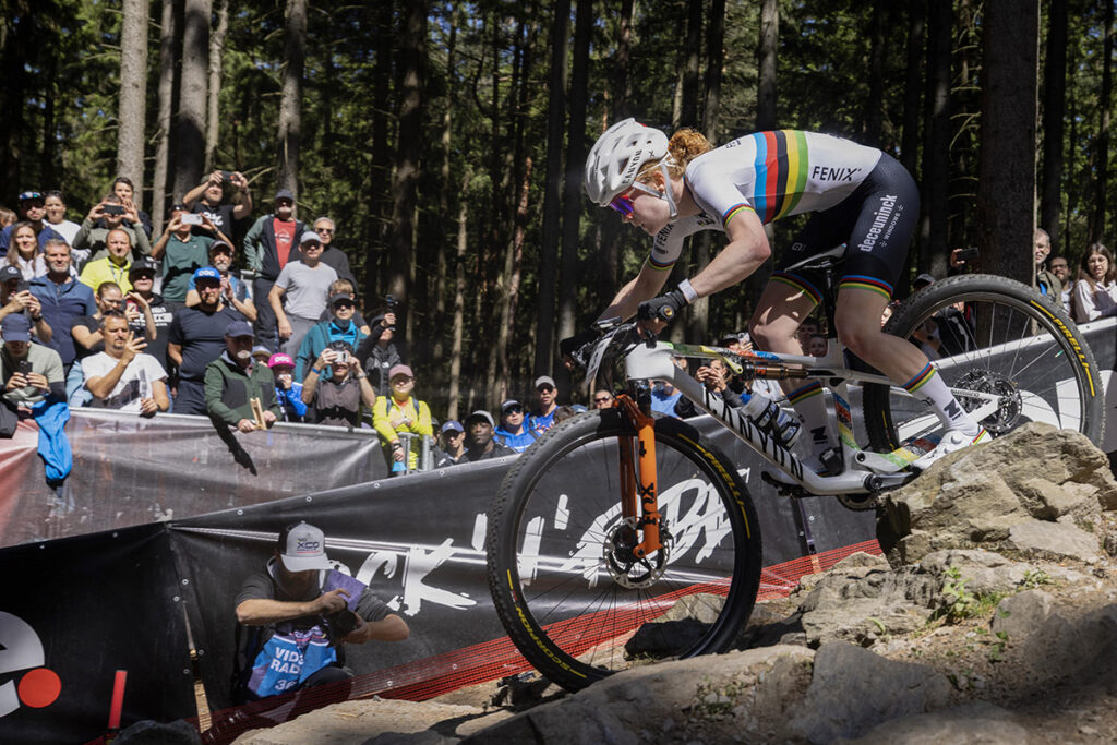 Puck Pieterse makes mountain bike history! – Fenix Cycling Team